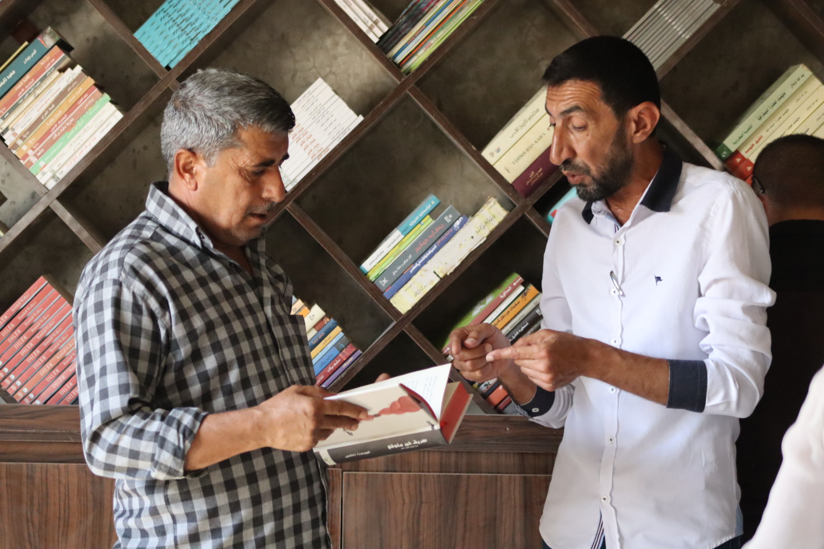 مكتبة الشهيد مصطفى شكري تستقطب رواد الثقافة بكري سبي - صحيفة روناهي